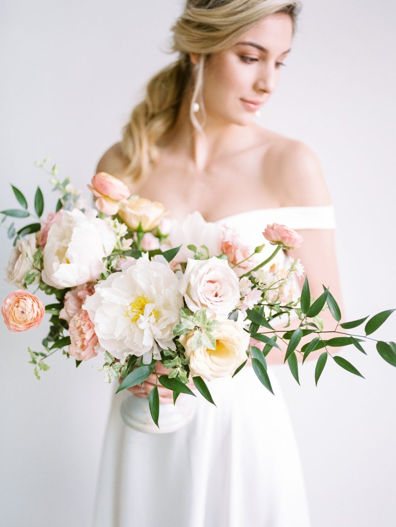 This Stunning Shoot Combines Fine Art Inspiration and Colourful Florals ...