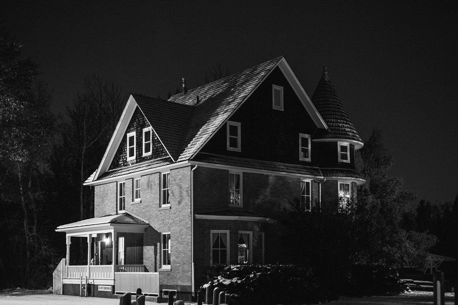 The Oracle at Cronquist House // A Haunted Halloween Inspiration Shoot ...