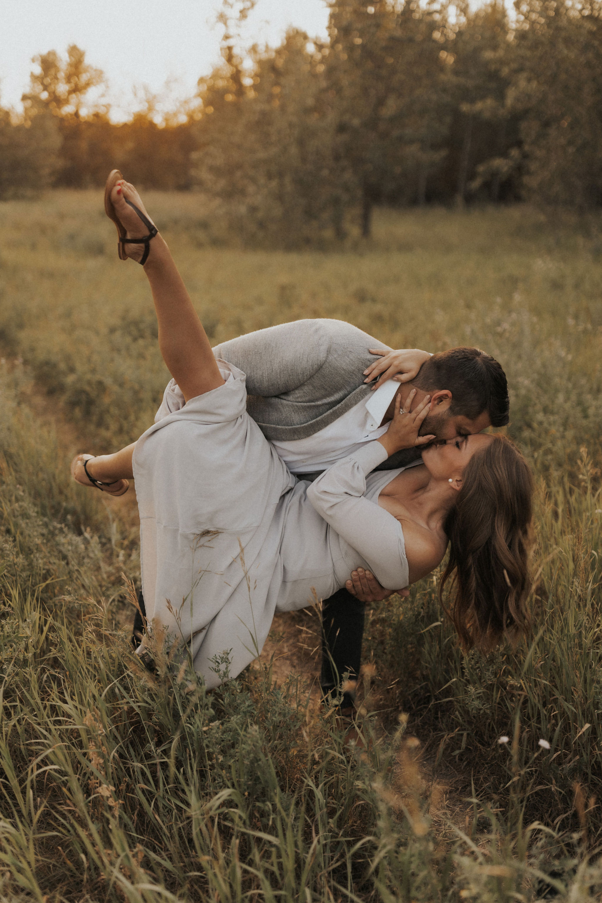 The Dreamiest Sunset Engagement Session Featuring Photos at Dusk ...