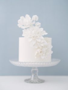 25 Small But Beautiful One-Tier Wedding Cakes | Brontë Bride