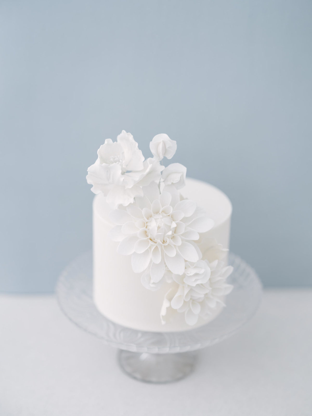 25 Small But Beautiful One-Tier Wedding Cakes | Brontë Bride