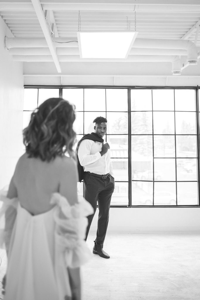 Chic Studio Wedding Inspiration with Accents in Champagne & Caramel ...