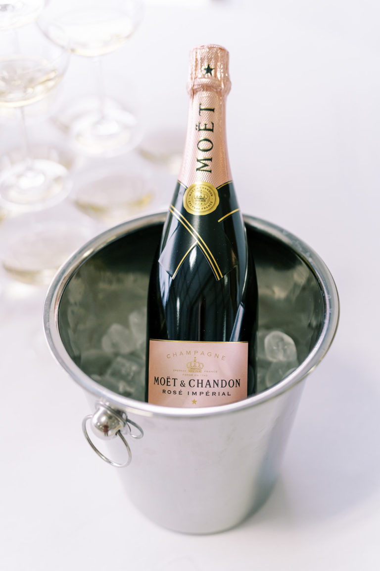 Private Planes & Sparkling Champagne in This Chic Black & White Wedding ...