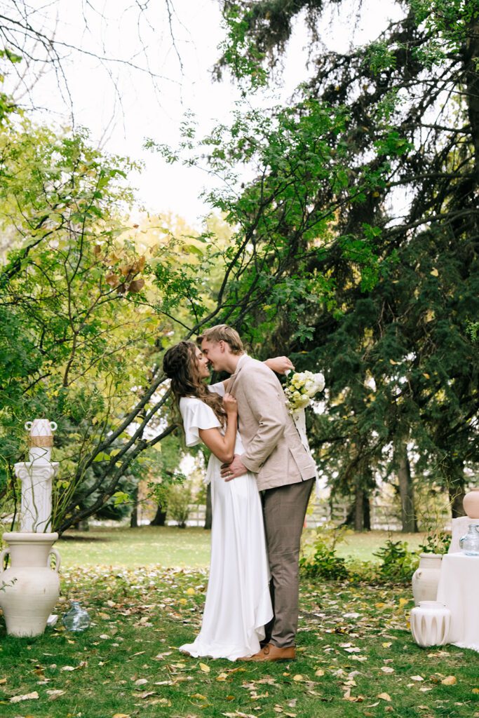 Cottage Core Wedding Inspiration with an Effortless Backyard Feel